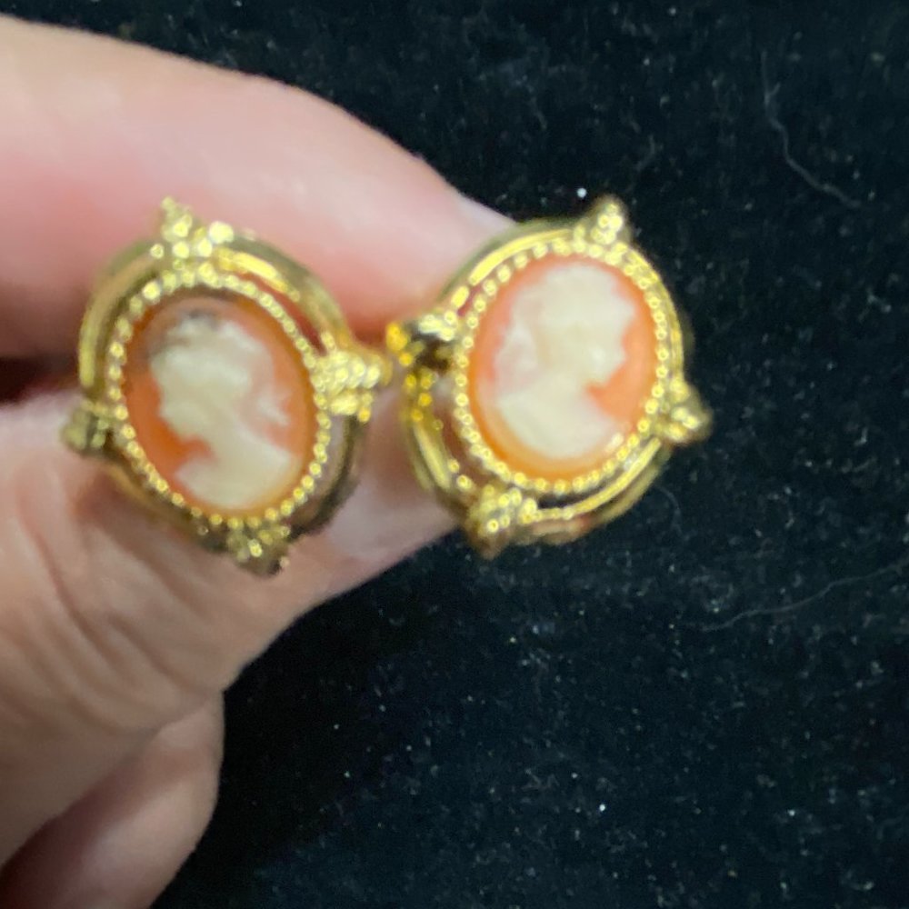 Vintage Coro Real Shell Hand Carved Lady Cameo Golden… - Gem